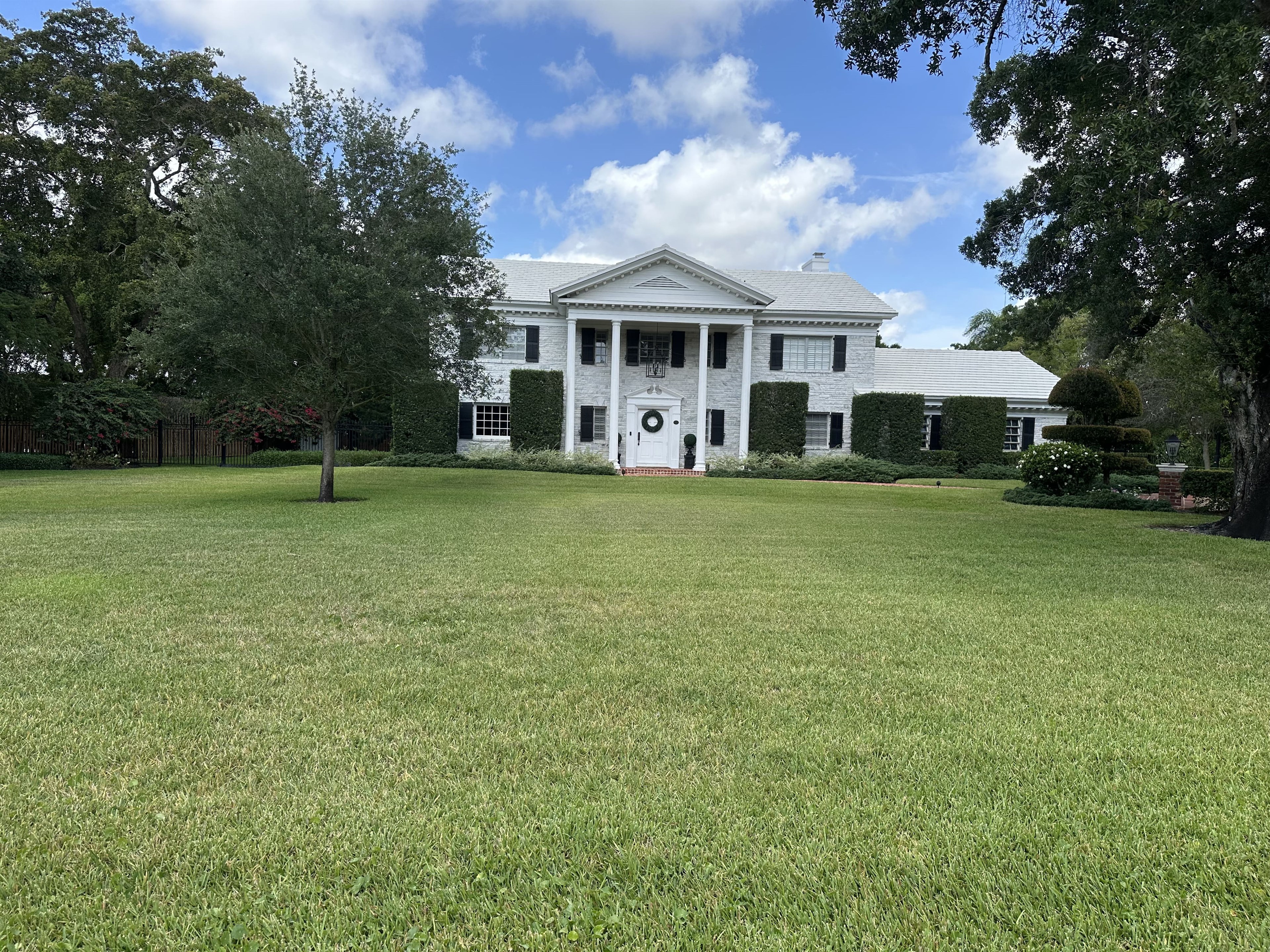 Locations Hub - Traditional Georgian in Plantation